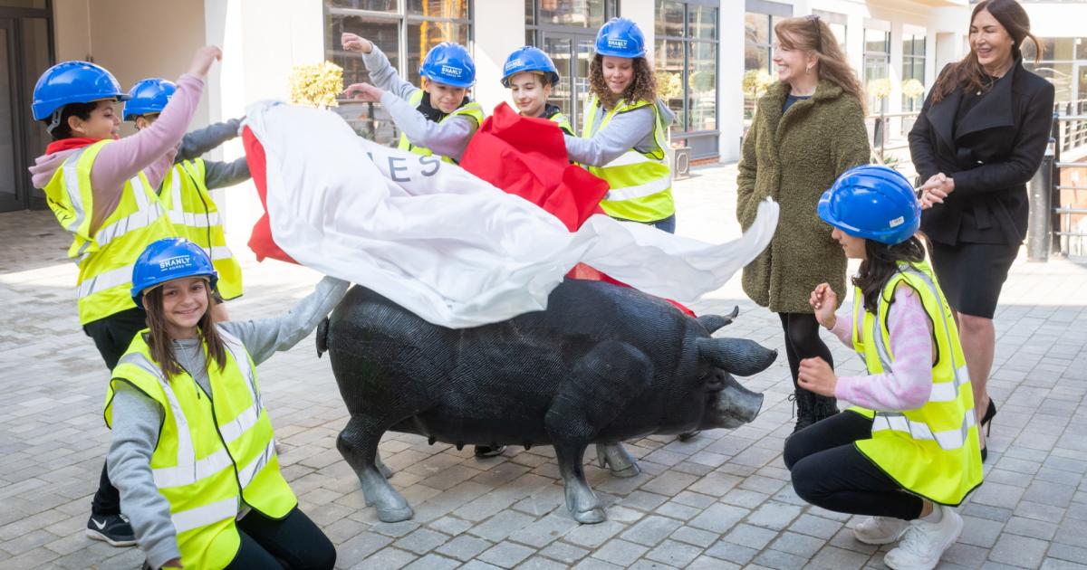 Prized 'Berkshire pig' unveiled at Maidenhead regeneration scheme ...
