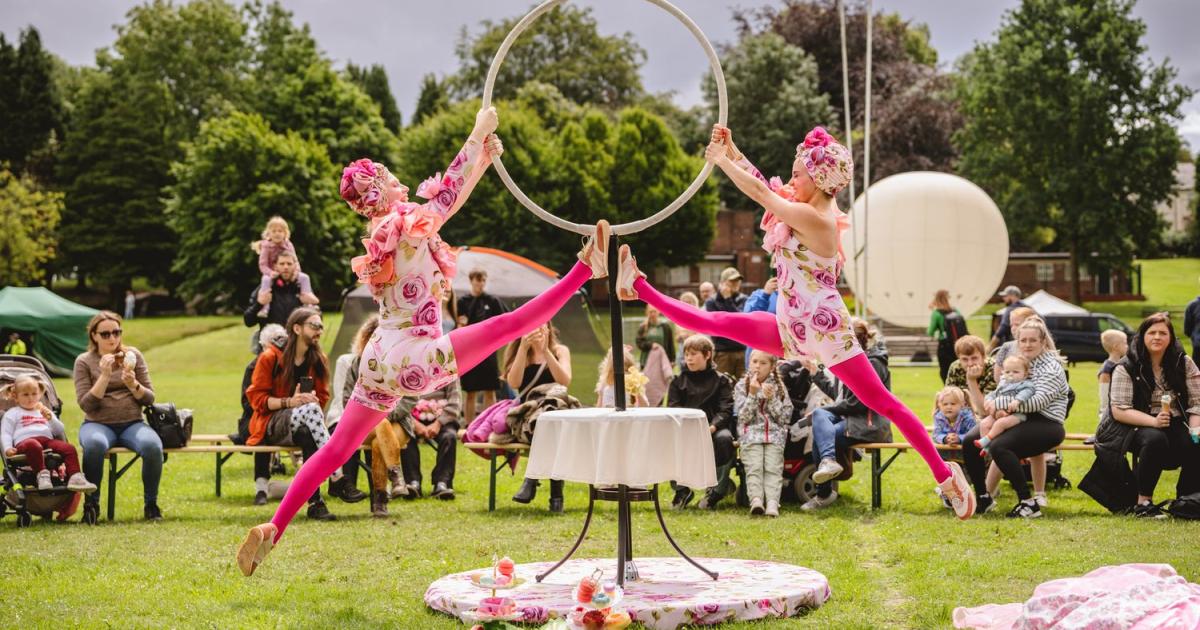 Mariachi band and acrobats lined up for summer kite festival in ...