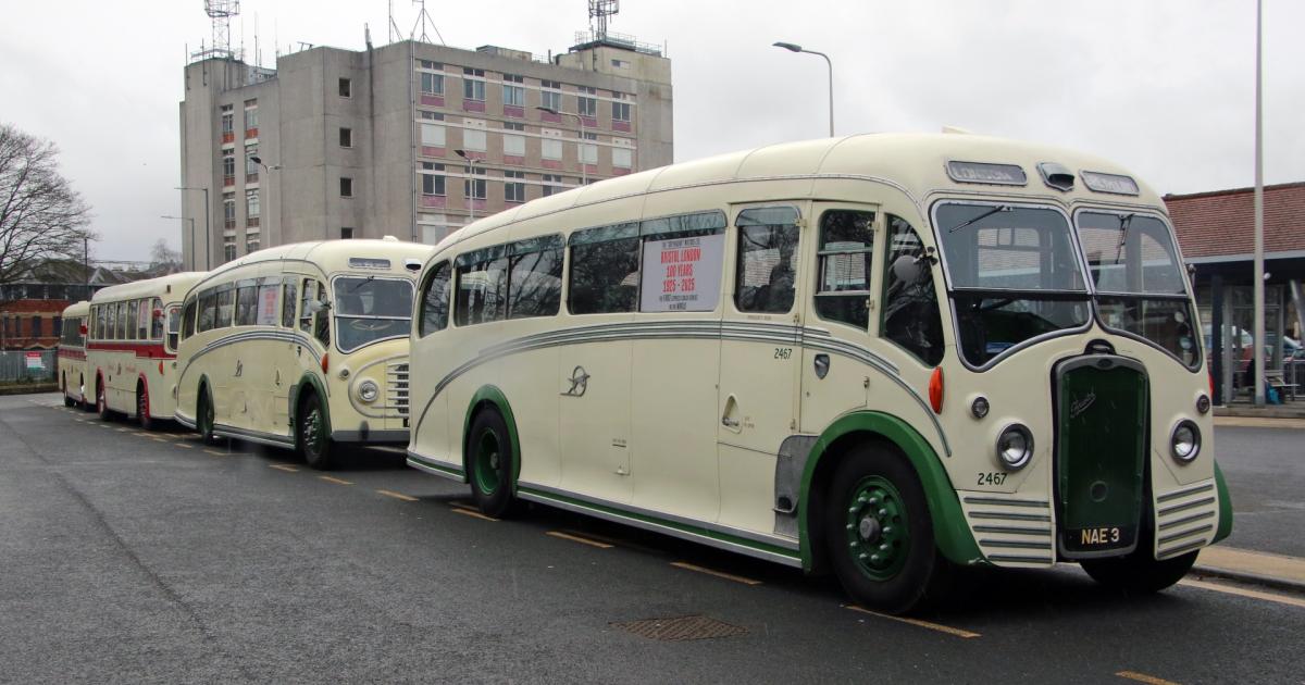 Coaches from 1950s trundle through Maidenhead and Slough on historic ...