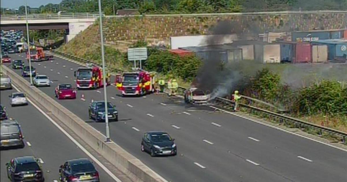 Car billows smoke on M4 near Slough as drivers warned of delays ...
