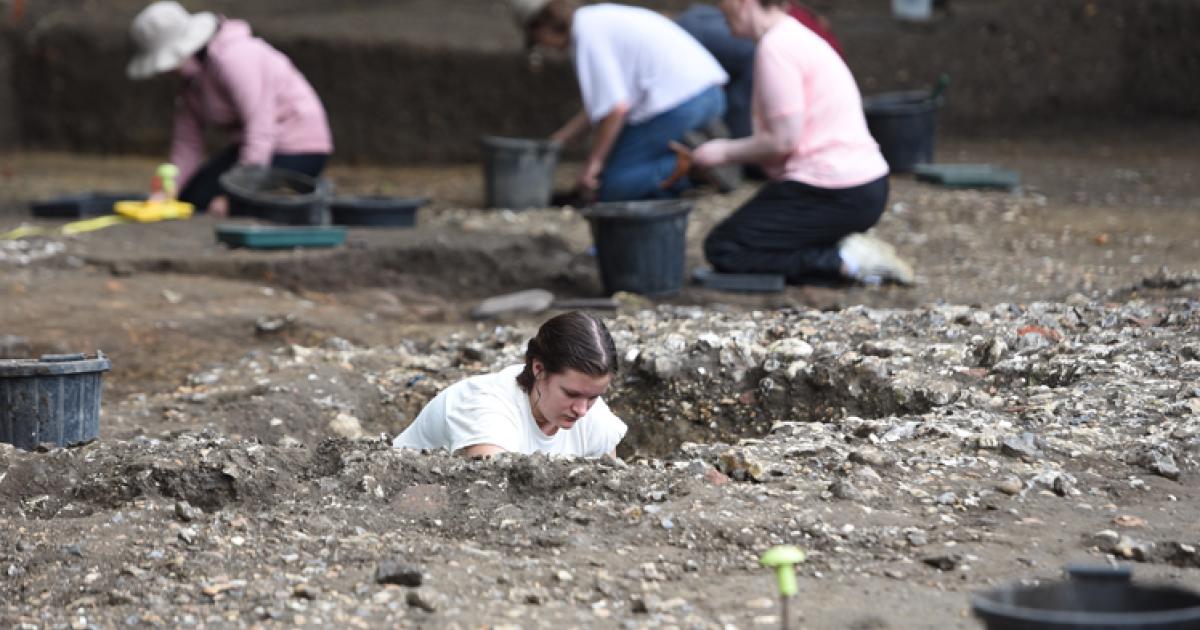 Archaeologists uncover further remains and ancient artefacts at Cookham ...