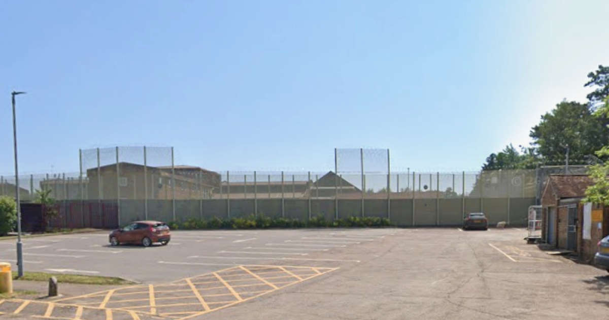 Windsor prison guard who kissed inmate and sent explicit images is ...