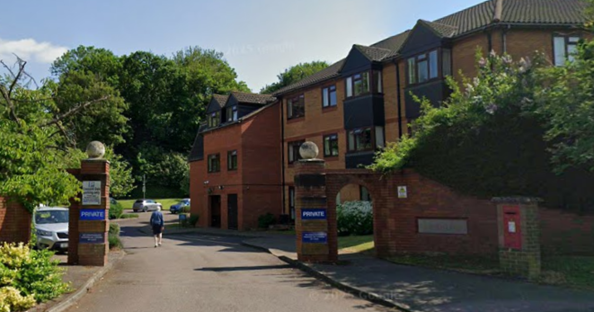 Dozens evacuated after extractor fan fire fills Maidenhead flats with ...