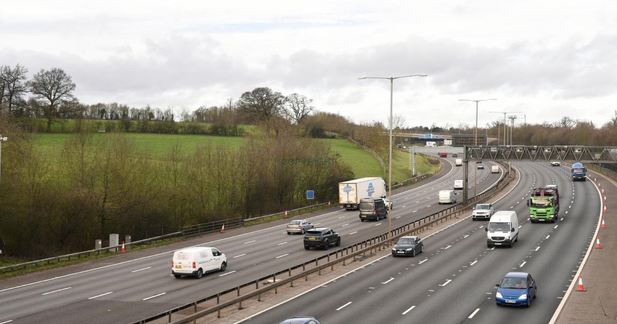 M25 drivers near Slough warned of hour-long delays due to broken-down ...