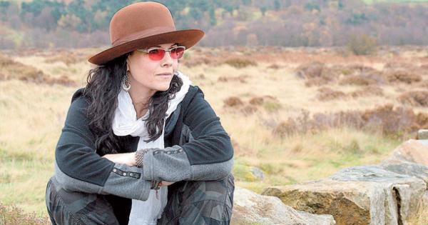 Corinne West: Renowned folk singer with a 'voice of gold' on UK tour ...