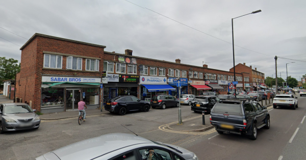 Man suffers fractured ribs in Wexham Road attempted robbery - Slough ...