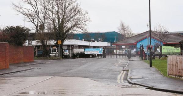 Colnbrook school trials scheme stopping parents from driving to school ...