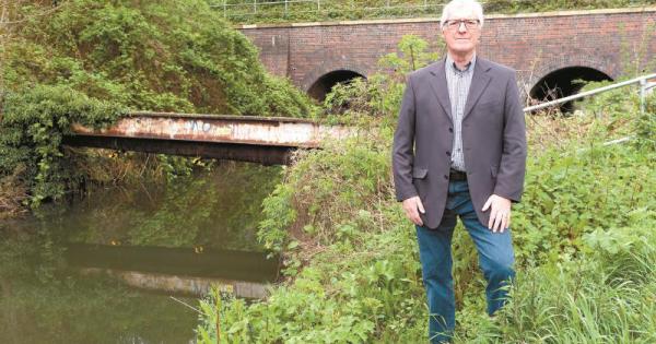 Calls made to remove 'dangerous' low pipe bridge over Maidenhead ...