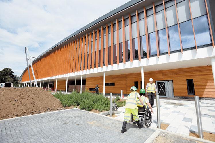 Guests get first look at Braywick Leisure Centre's 25-metre length pool ...