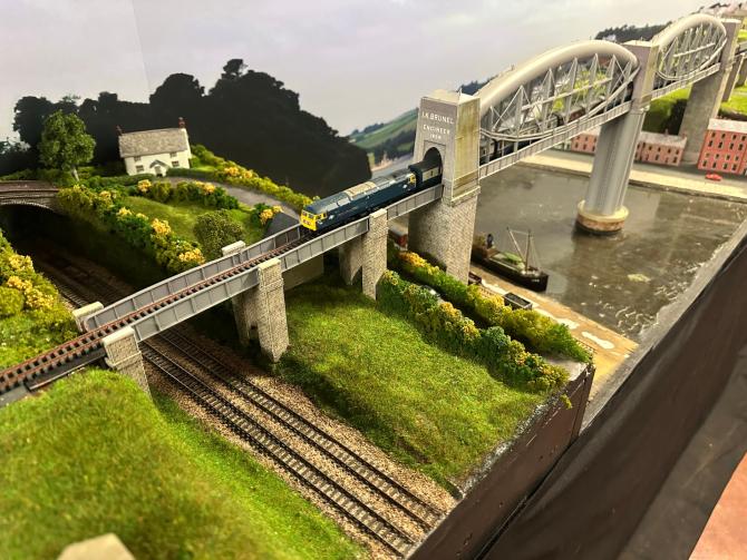 Hundreds attend to view railway layouts at first Slough Model Railway ...