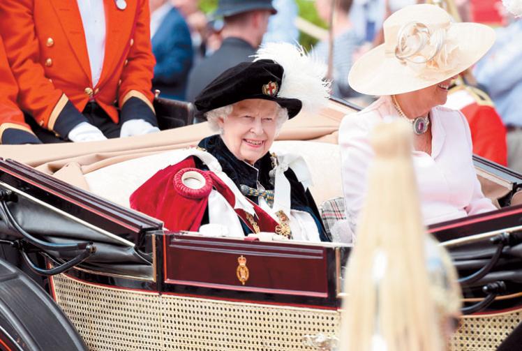 Queen thanks public for 'support and kindness' on her 95th birthday ...