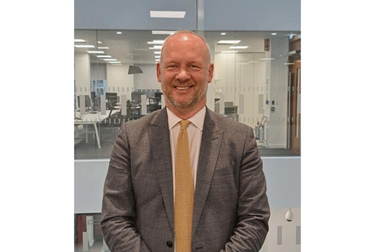 Slough council’s top boss earns £1,100 a day as interim staffing costs ...