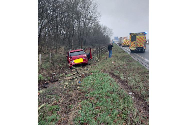 'No serious injuries' after driver crashes off M4 westbound carriageway ...