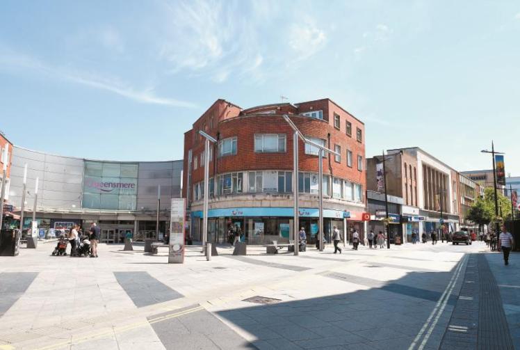 Street drinking 'turning Slough High Street into no-go zone' - Photo 1 ...