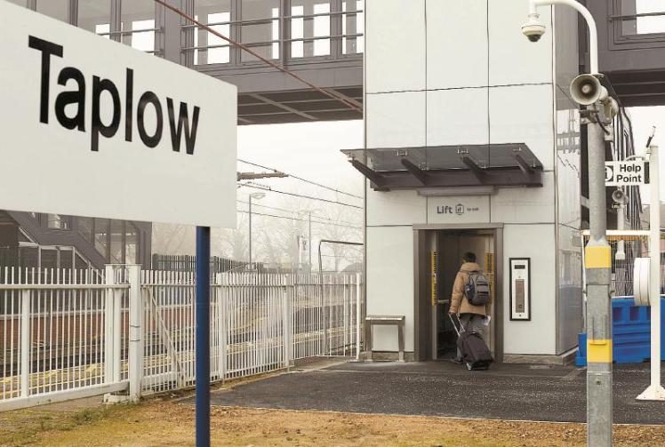 VIDEO: Timelapse of Taplow railway station footbridge and lift ...