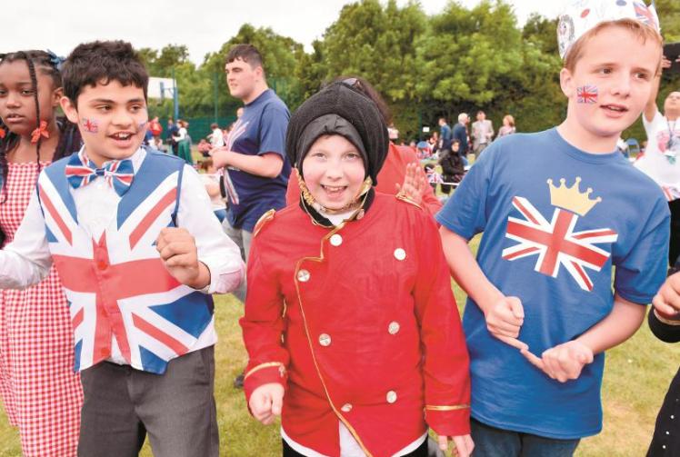 Slough school holds platinum party fit for royalty - Photo 1 of 1 ...