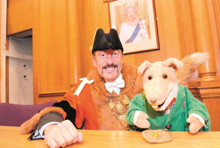 Remember When Extra: Basil Brush at Christmas lights switch-on - Photo ...